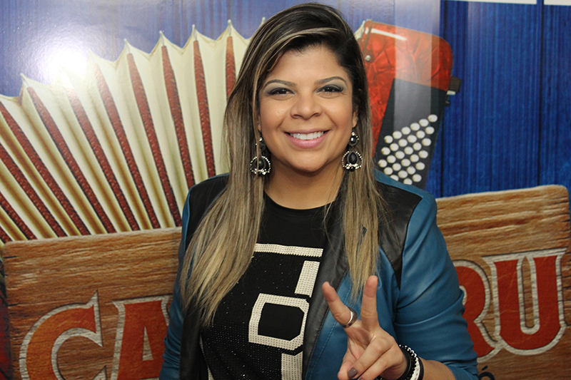 Confira um bate-papo com a sertaneja Paula Mattos – Portal Thiago Lagos